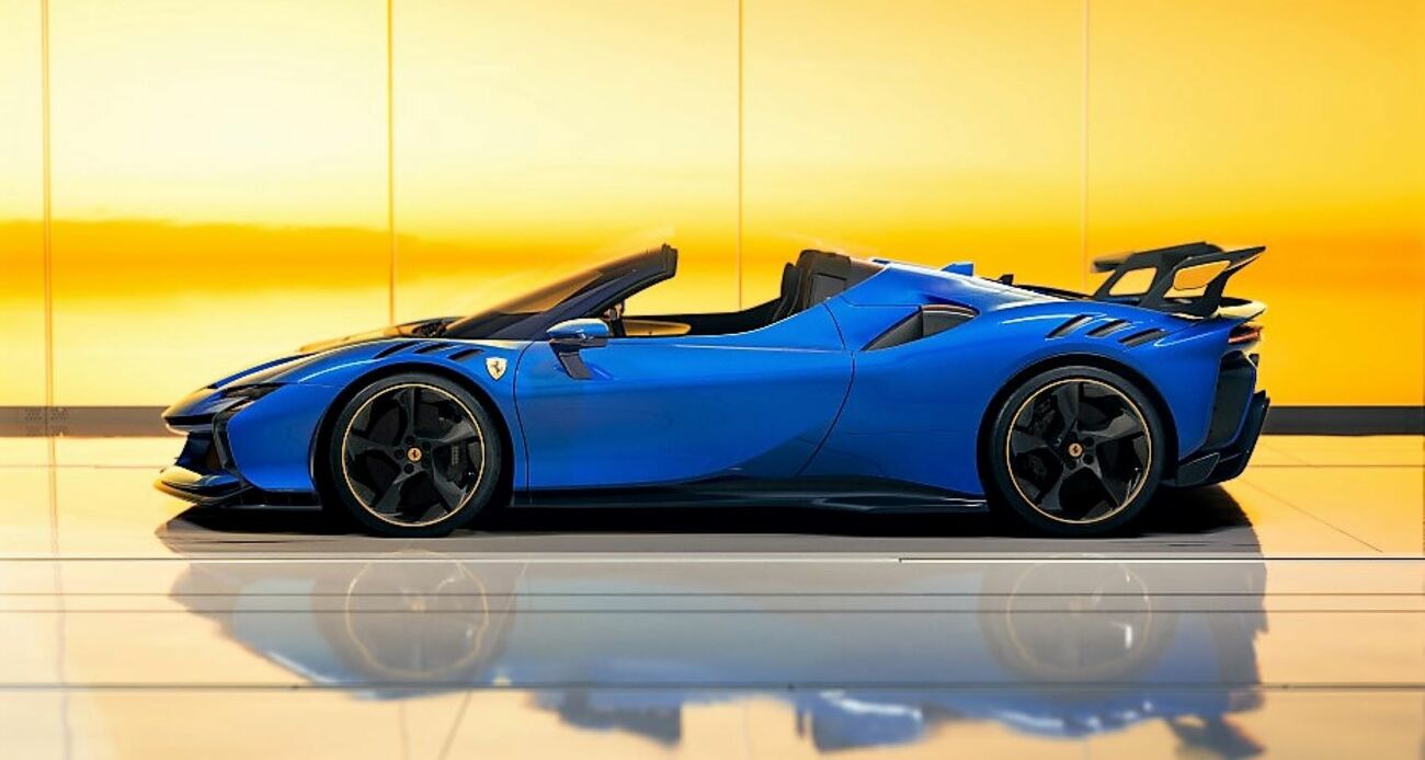 Los Ferrari XX escapan de la pista a la carretera