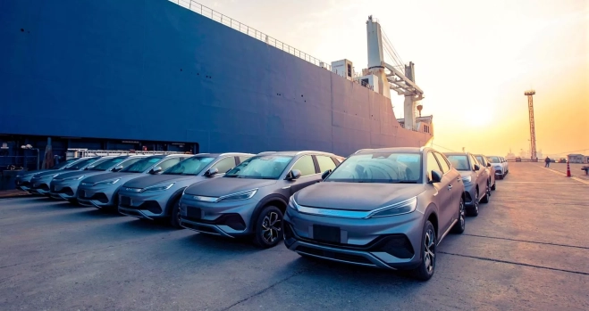 Italia flirtea con BYD como alternativa a Stellantis