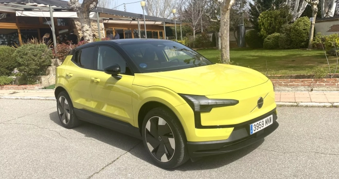 Al volante del Volvo más pequeño y eléctrico, el XC30
